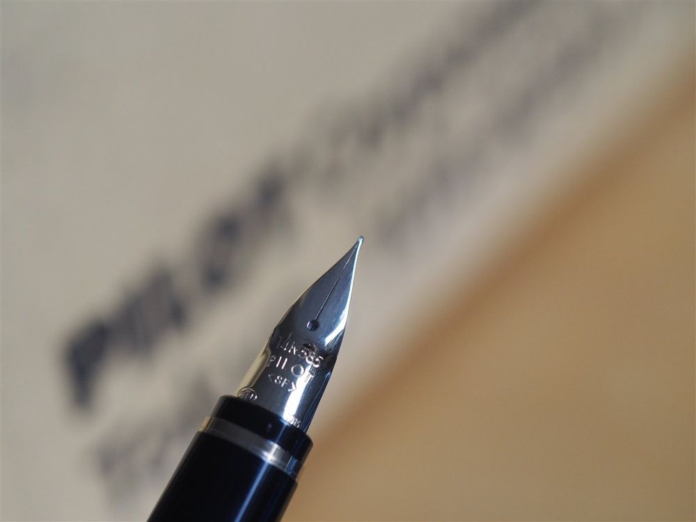 Pilot Falcon Resin Fountain Pen - Black with Gold Trim – Wonder Pens